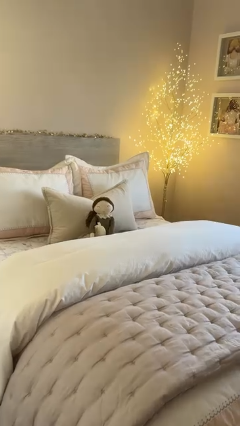 Pretty bench idea for a whimsical girls room