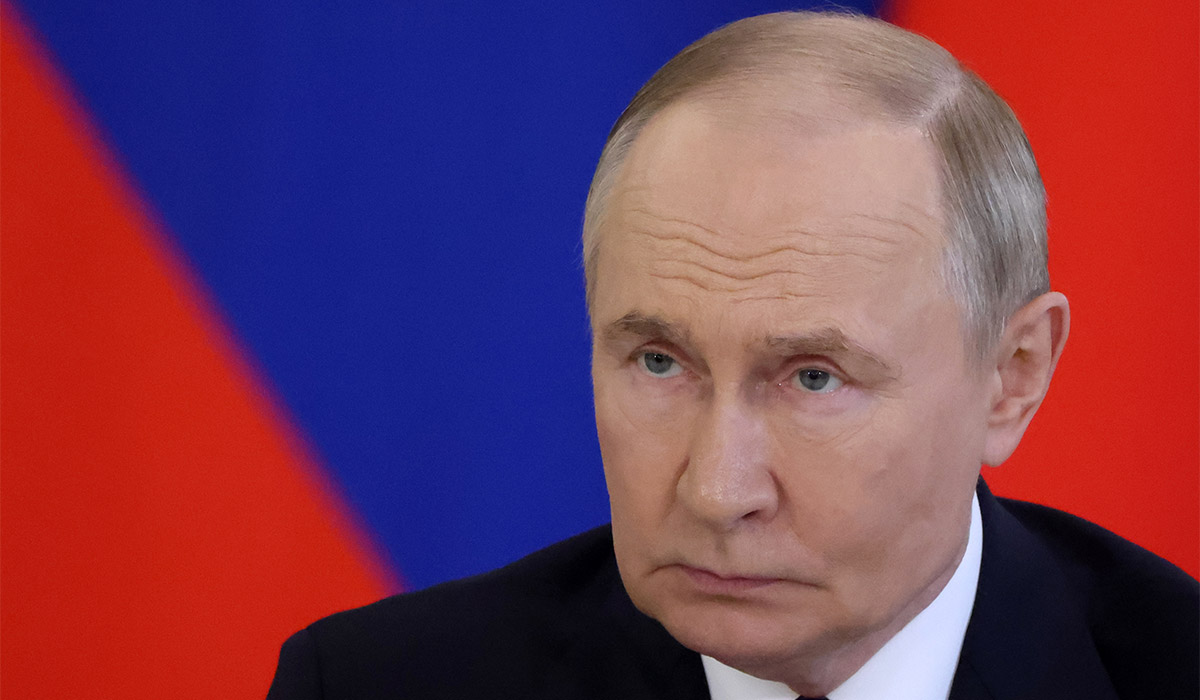 Putin suffers devastating attack from Ukraine as Russians turn against ...