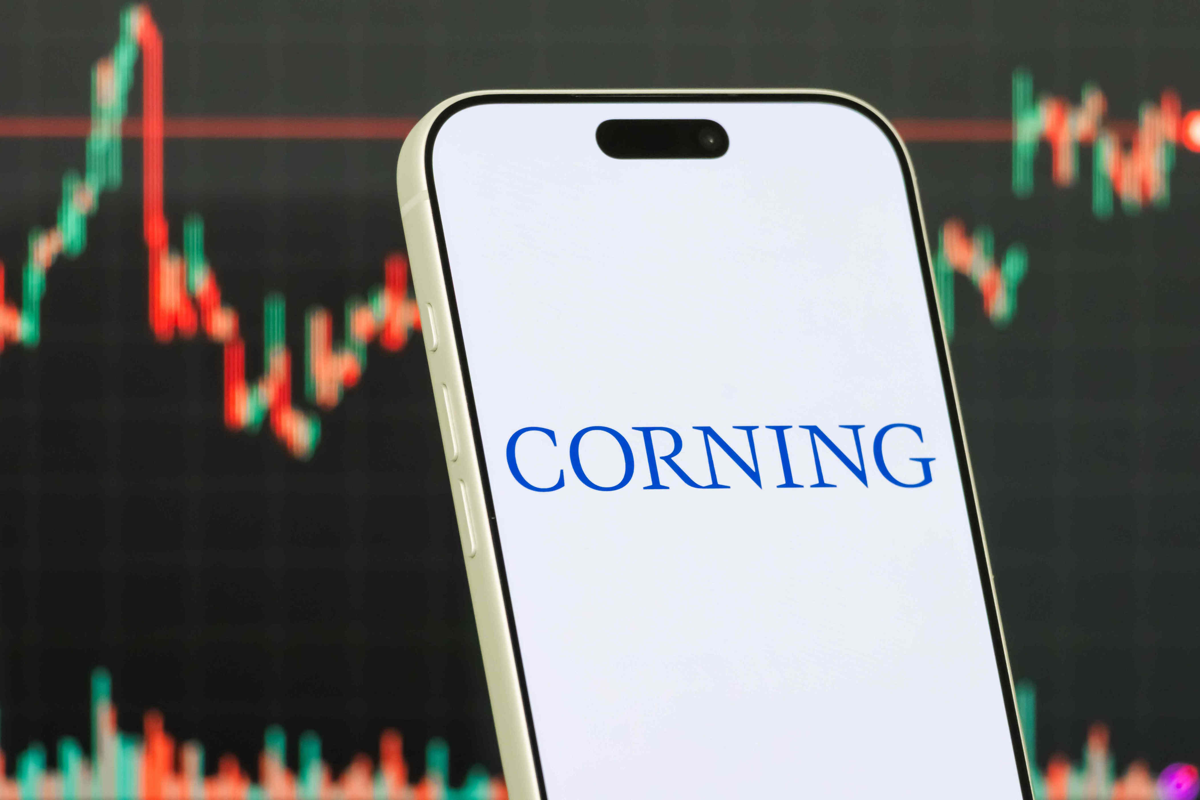 Corning stock soars after company signs another deal with a Magnificent ...