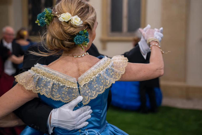 Pesaro si trasforma in un salotto dell'Ottocento con il Gran Ballo dell ...