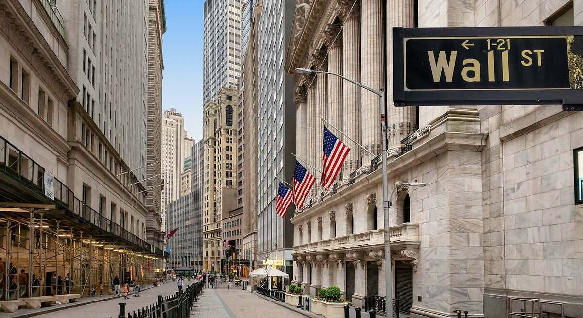 Wall Street frena el desplome tecnológico que invita a rotar hacia la ...