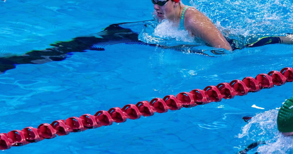 Natation : le pull-buoy, le secret des nageurs pour muscler le haut du ...