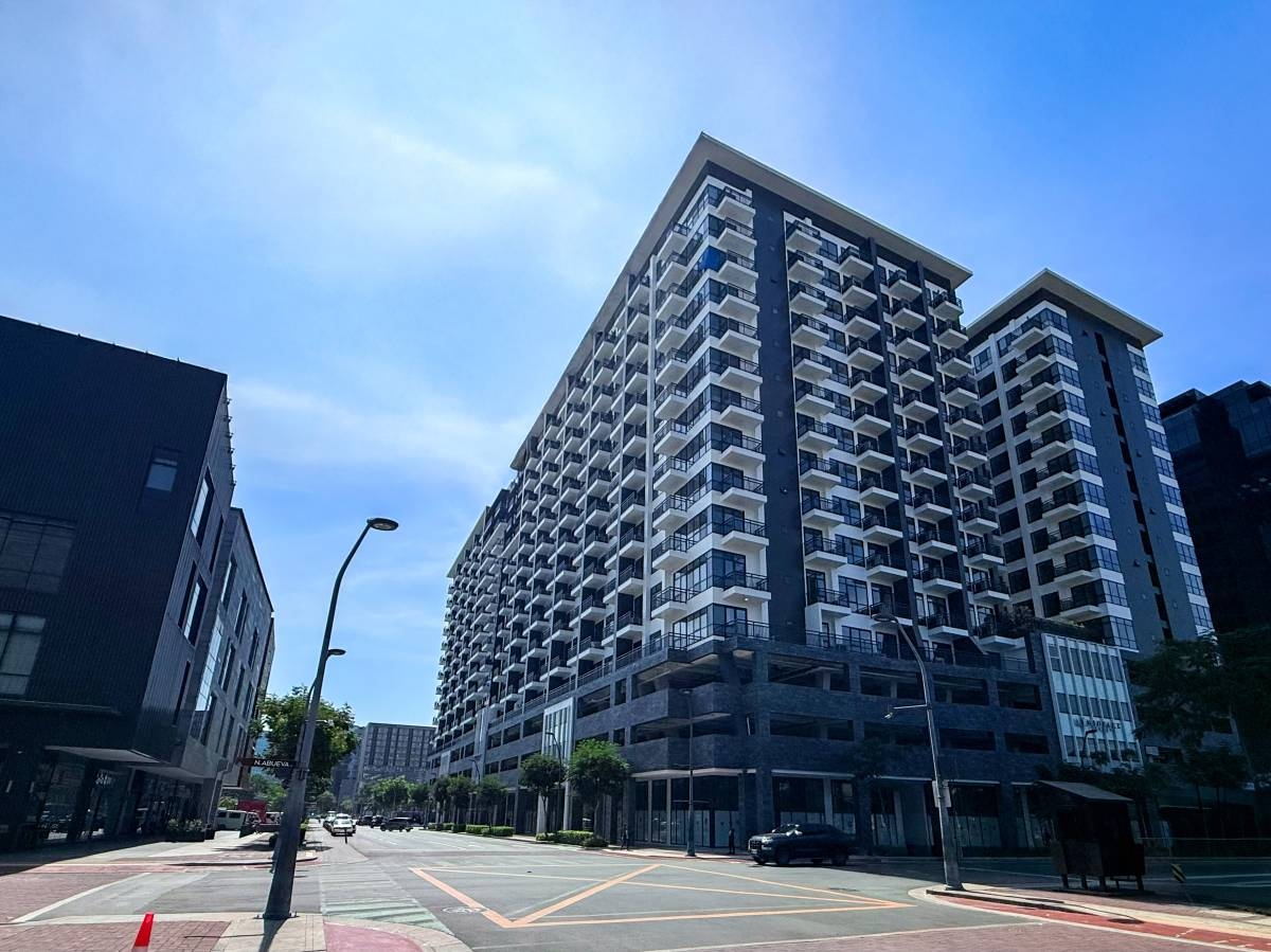 MidPark Towers in Aseana City completes four towers, offering 669 units ...