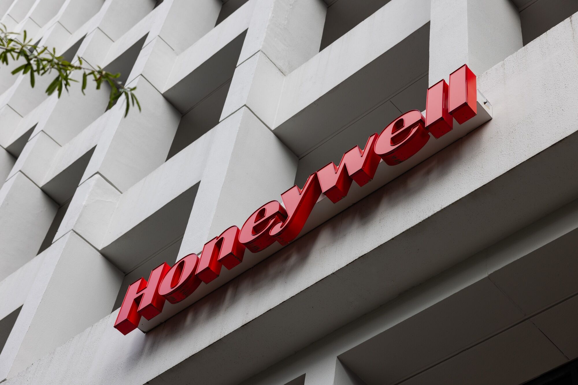 Honeywell expects to absorb Iran impact as war de-escalates