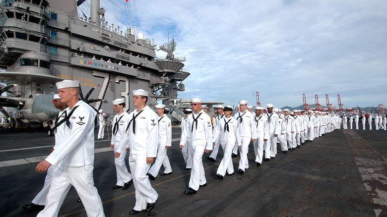 How Many People Are On The USS George Washington (CVN 73) & Where's Its ...