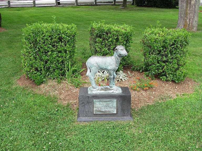 Did the story of 'Mary Had a Little Lamb' happen in Massachusetts?
