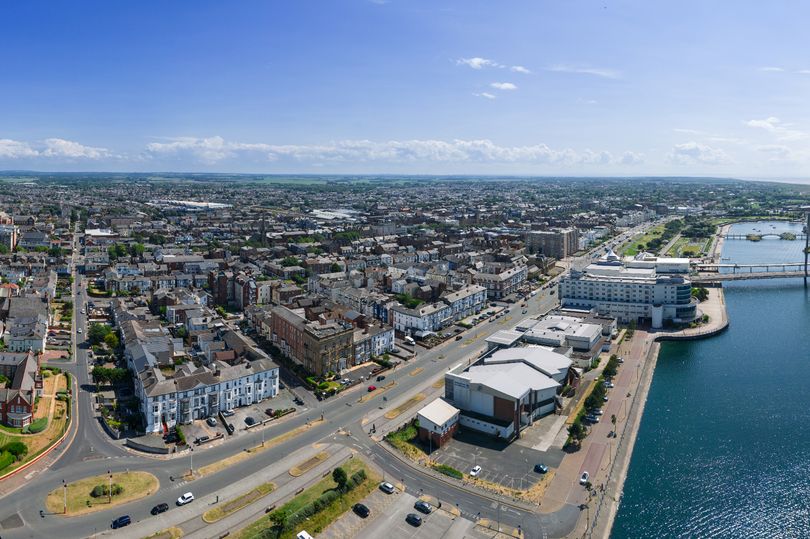 'Grab your mates and glad rags' as huge crowds expected for seaside ...