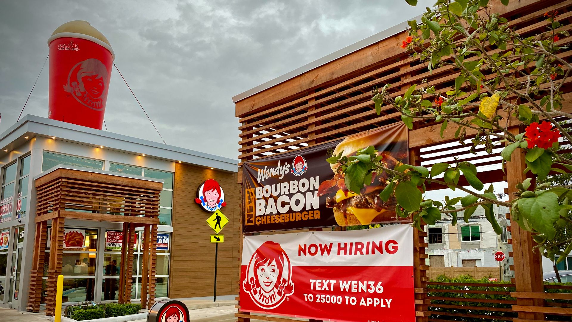 10 fast food burgers as inventive as the Baconator & 10 that pushed it ...