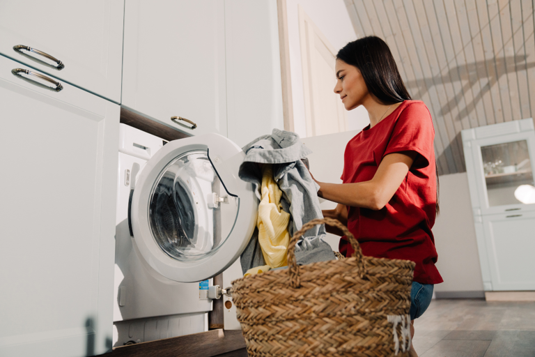 Say goodbye to sunscreen stains on clothes, these 4 tricks will get ...