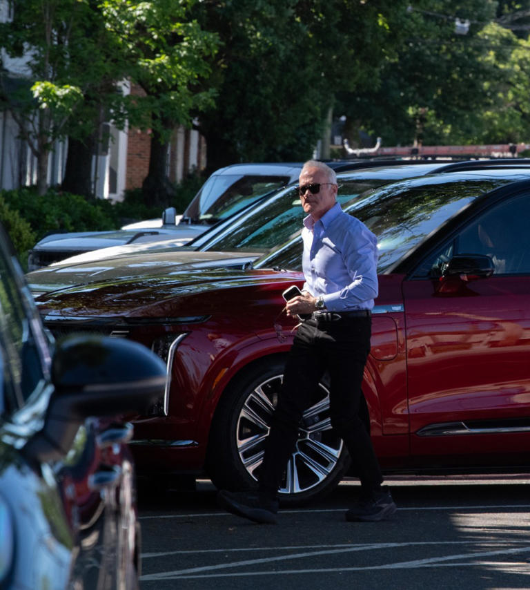Ousted '60 Minutes' star Scott Pelley seen near home after emotional ...