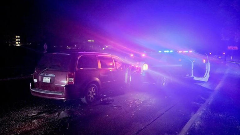 Drunk minivan driver crashes into Prince William County police car