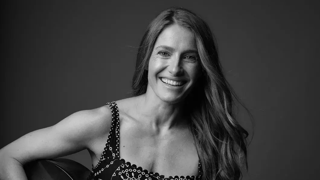 Caroline Jones honors seasons of life with heartfelt tribute to best friend