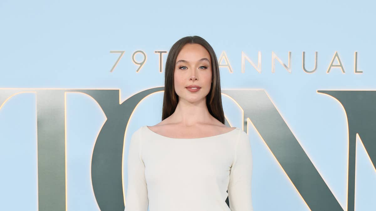 Ella Beatty, daughter of Annette Bening and Warren Beatty, is a red ...