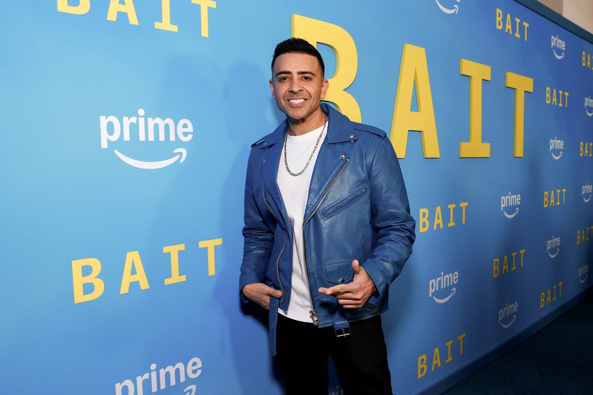 Charles urged to 'get up and dance' at Jay Sean charity performance