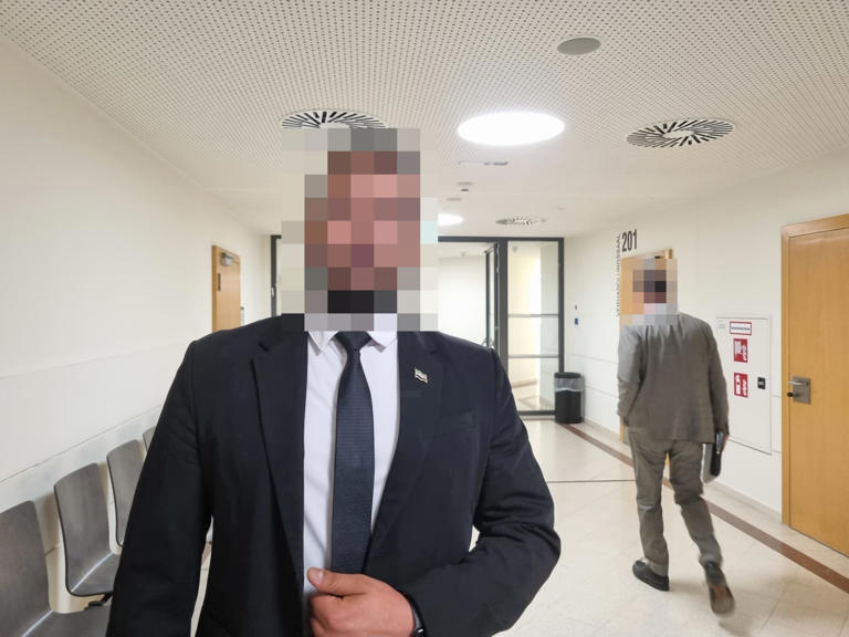 „Die Folter wurde jedes Mal ärger“: Erste Zeugen im Prozess gegen Assad ...