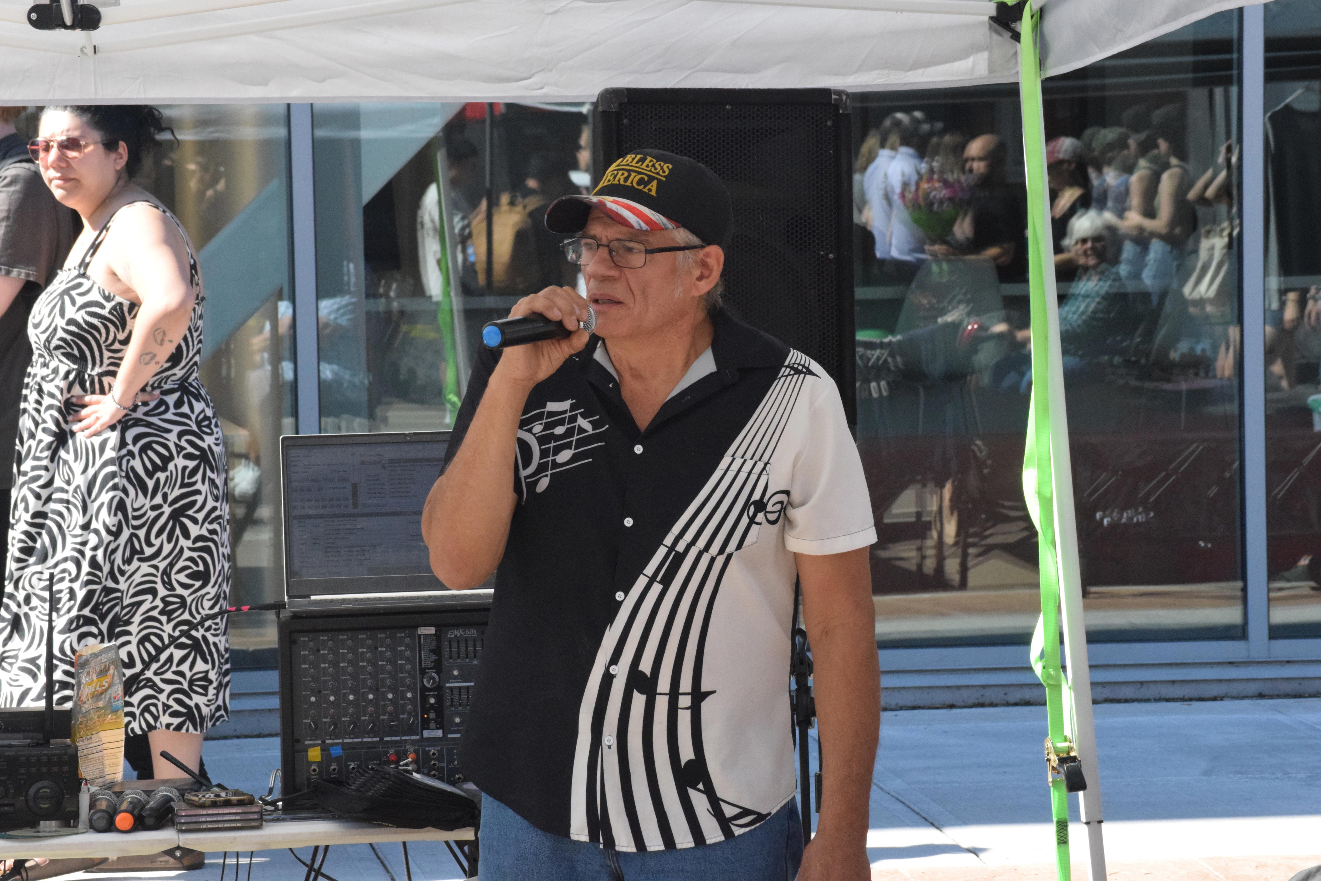 Downtown Appleton Farm Market kicks off season with sunny day, crowds