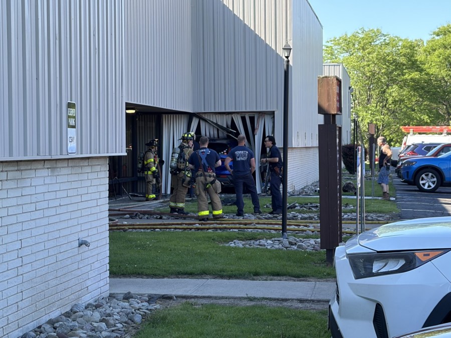 Car crashes into building on Metro Park
