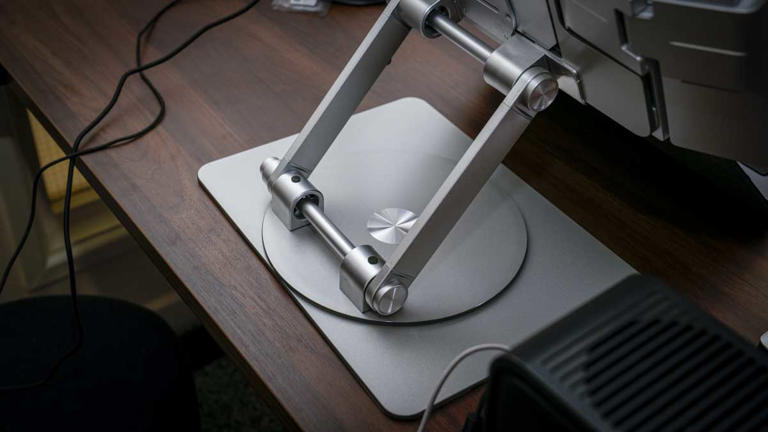 Lepow 16in quad monitor for laptop review: A surprisingly portable ...