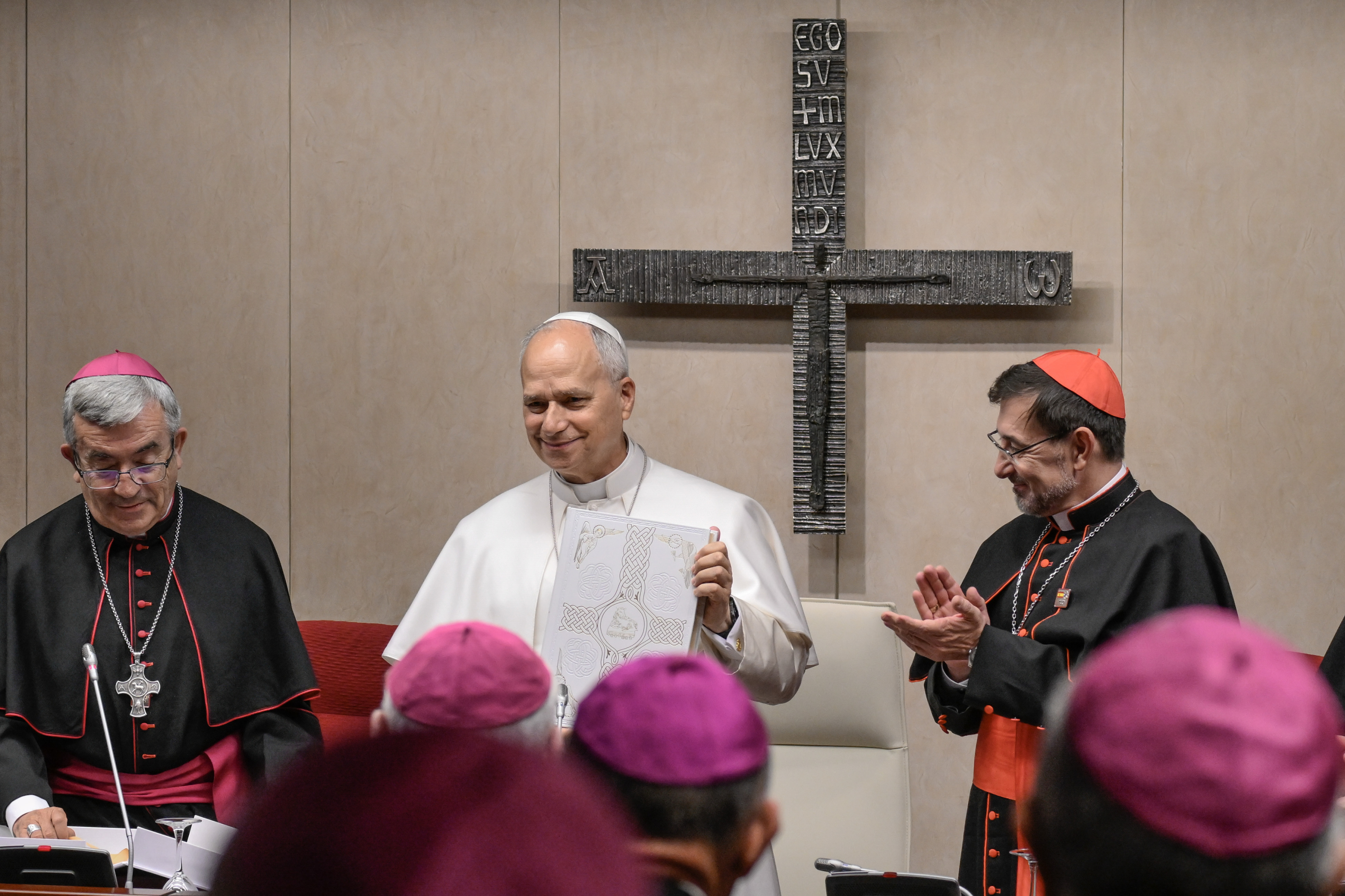 Pope meets with 6 abuse victims, says 'committed to healing the wounds'