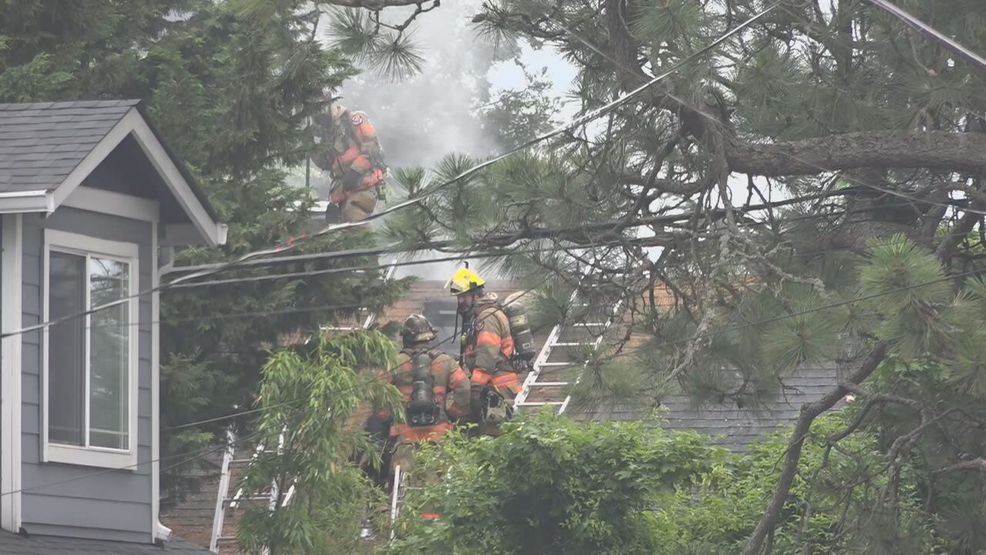 Victim rescued in early morning house fire near SE 88th Avenue and SE ...