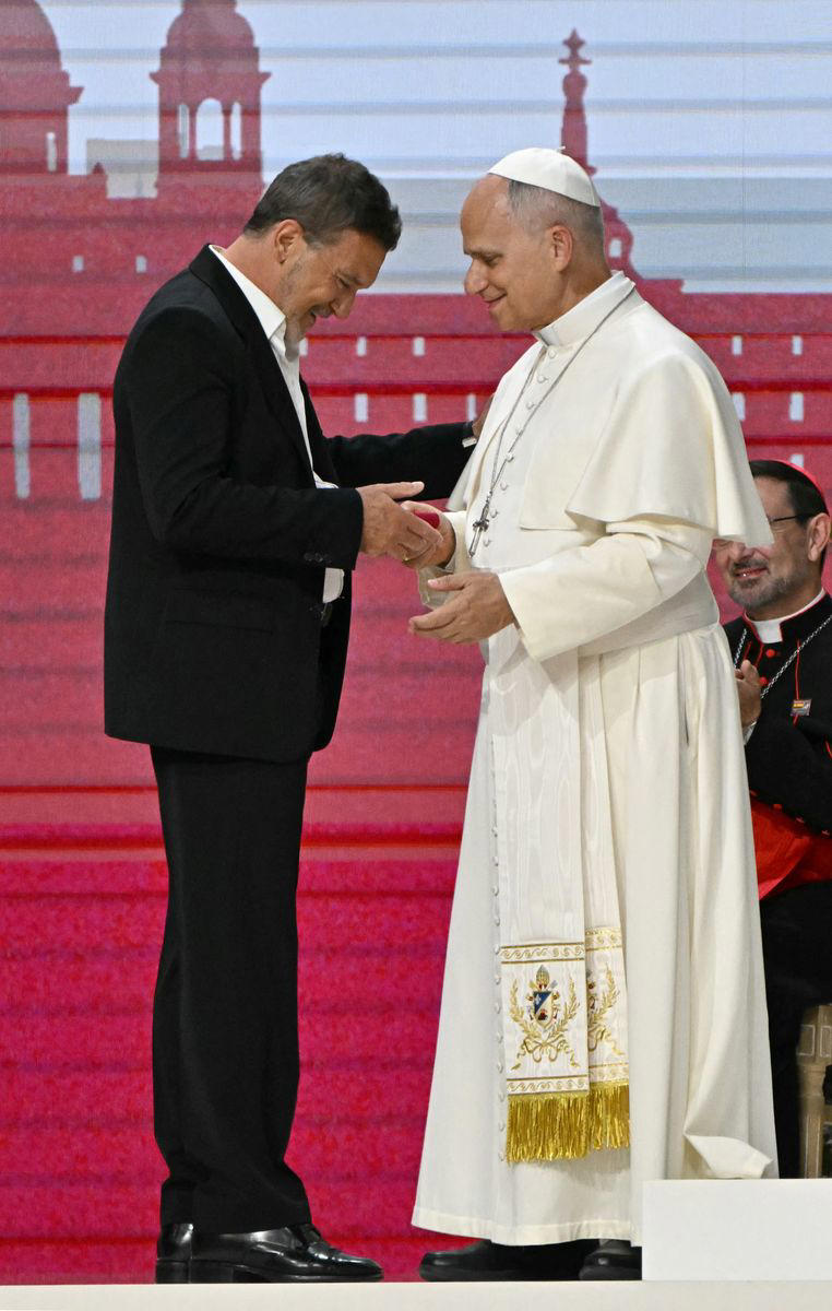 Antonio Banderas’ emotional confession to Pope Leo XIV: “Holy Father, I ...