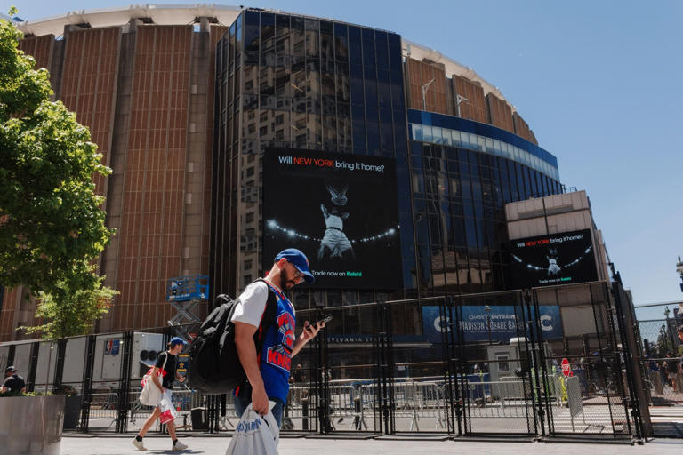 Knicks fans spending thousands on tickets can’t buy hometown win