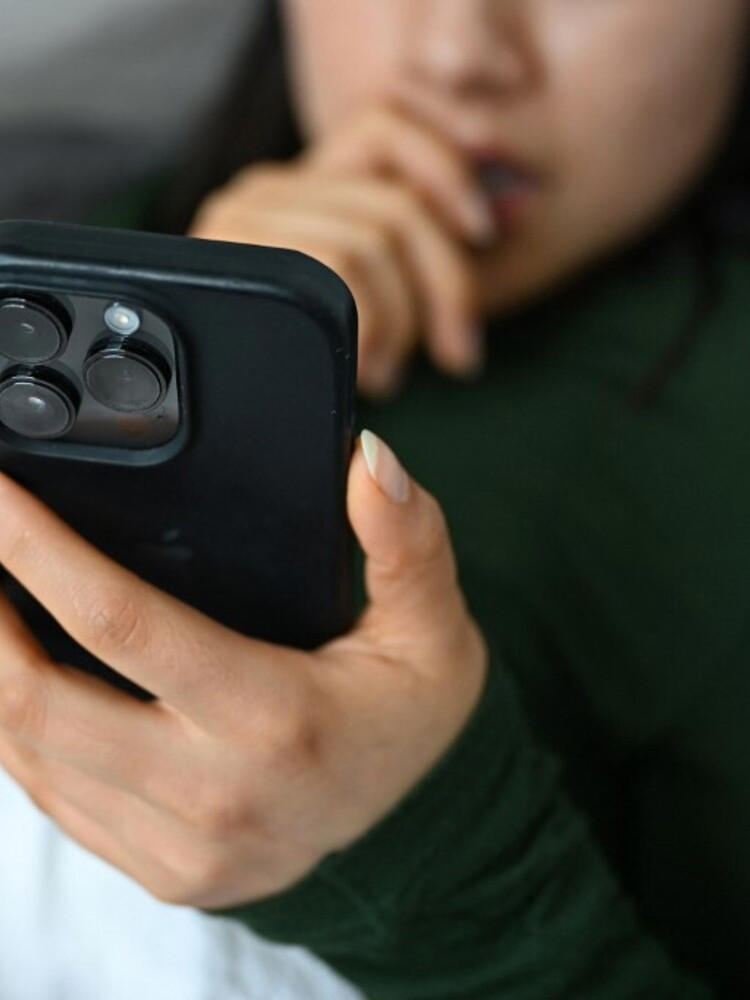 E se il crollo delle nascite fosse colpa dello smartphone?