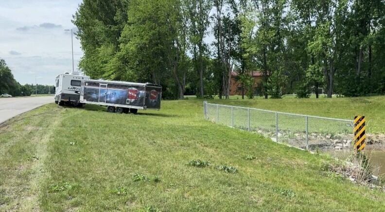 Dive team recovers vehicle from Red River