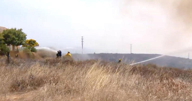 Sorrento Valley brush fire forces evacuations in San Diego