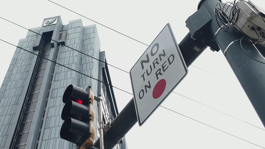 Atlanta rolls out "No turn on red" signs to protect pedestrians and ...