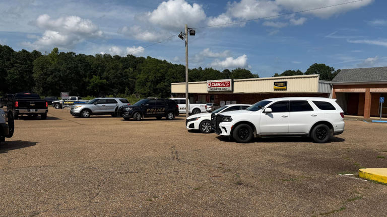 Covington County deputy shot near supermarket; multiple agencies responding