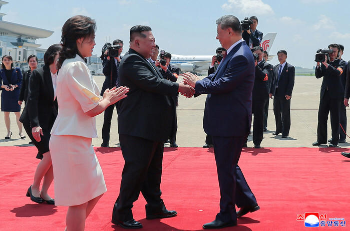 Xi arrives in Pyongyang