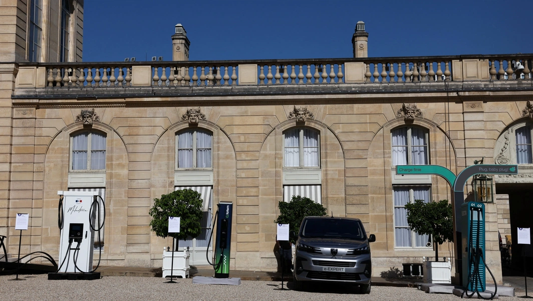 EU split deepens over corporate EV quotas and CO₂ targets