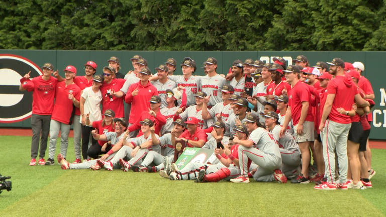 Georgia students watch exciting Super Regional series from Kudzu Hill