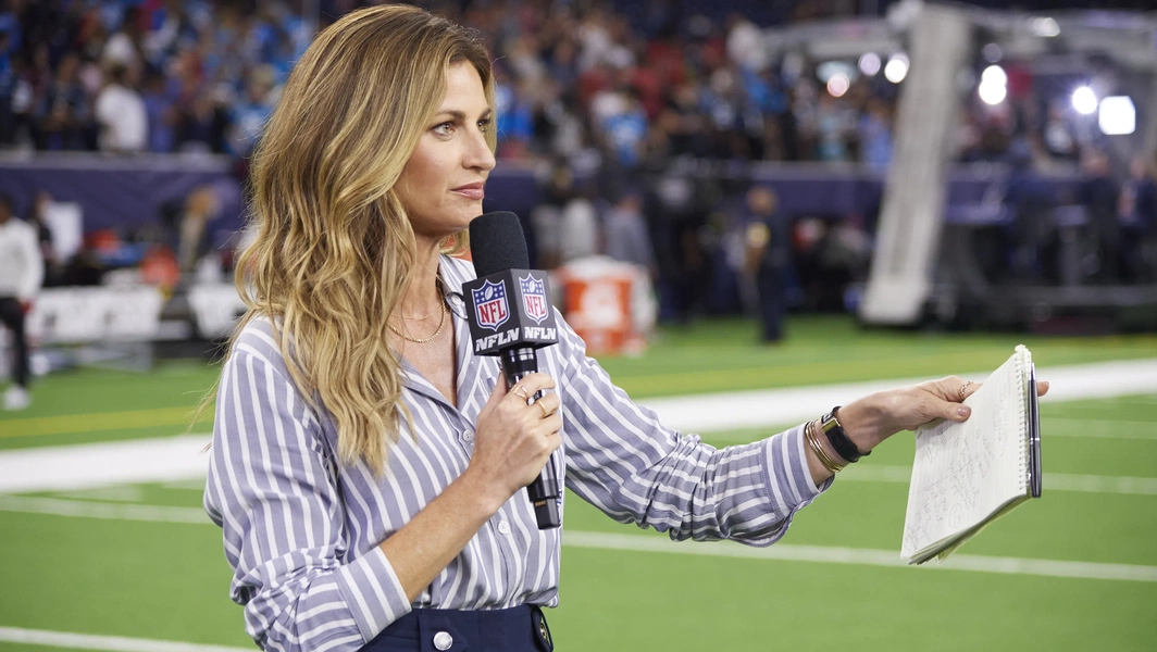 Erin Andrews’ vacation with Matthew Stafford sparks ethics debate
