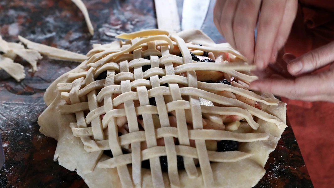 Techniques for a perfect flaky pie crust