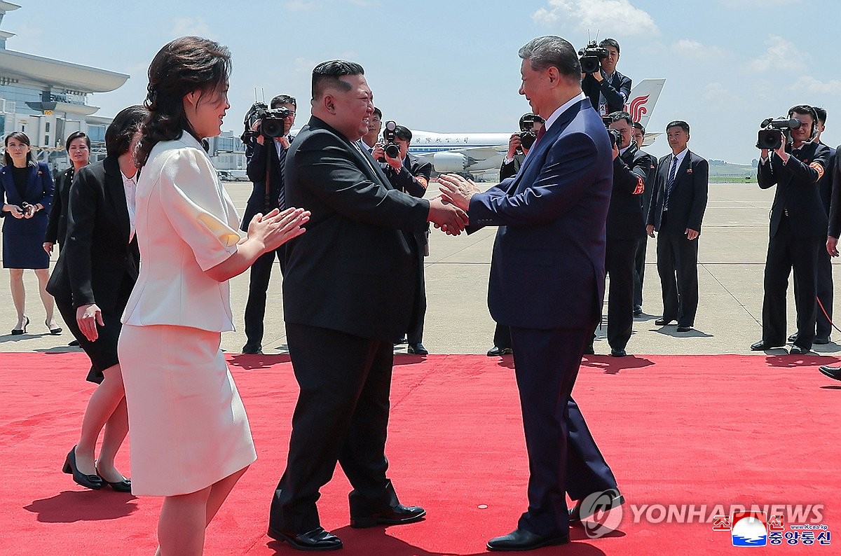 Xi arrives in Pyongyang