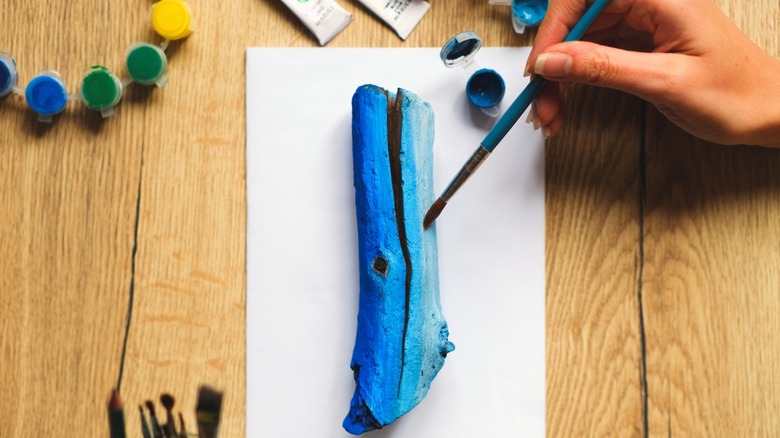 Transform a log into stylish, coastal-inspired garden decor
