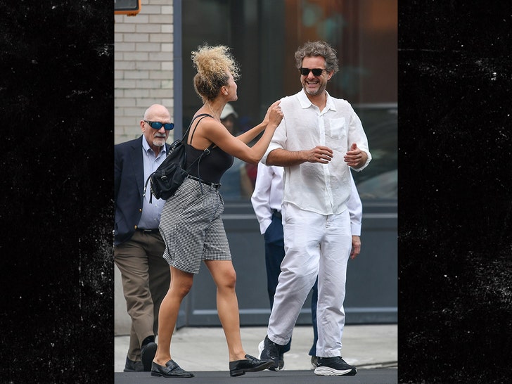 Joshua Jackson Fuels Dating Rumors With Model Olivia Burgess With Cozy ...
