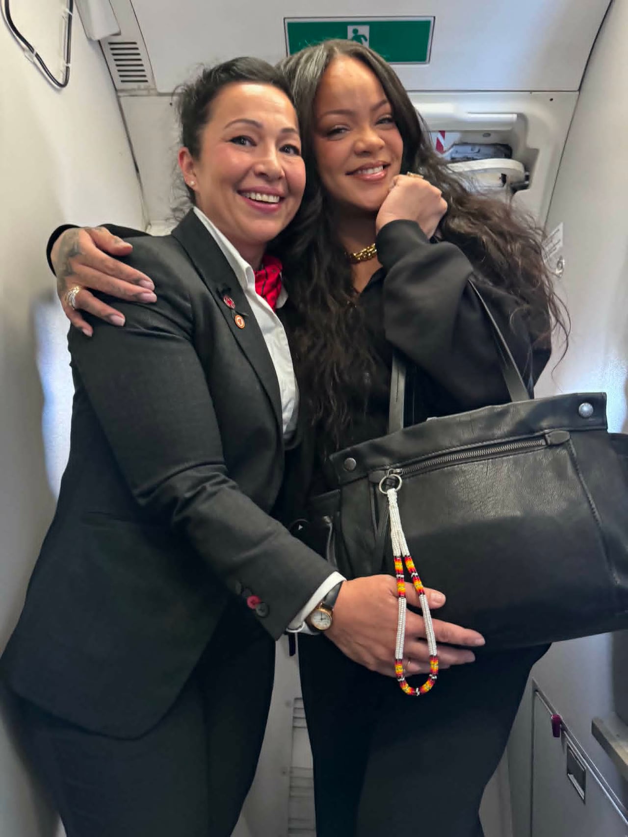 Rihanna learns Kanien'kéha word to thank Air Canada flight attendant