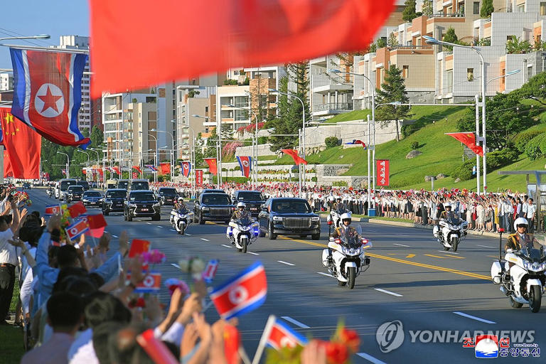 Xi arrives in Pyongyang
