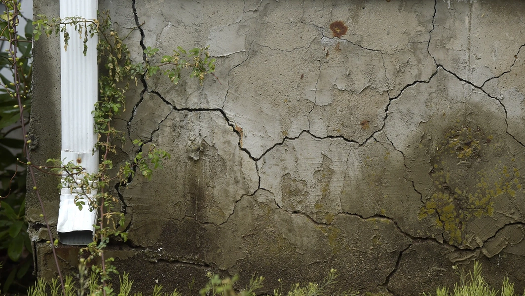 6 warning signs a home could be a money pit