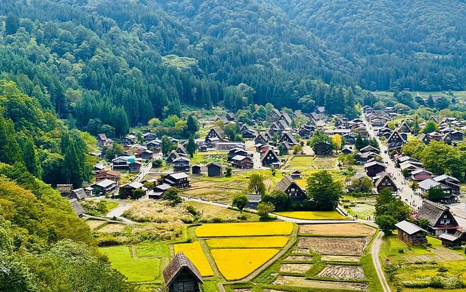 Travelers shift from sightseeing lists to local immersion
