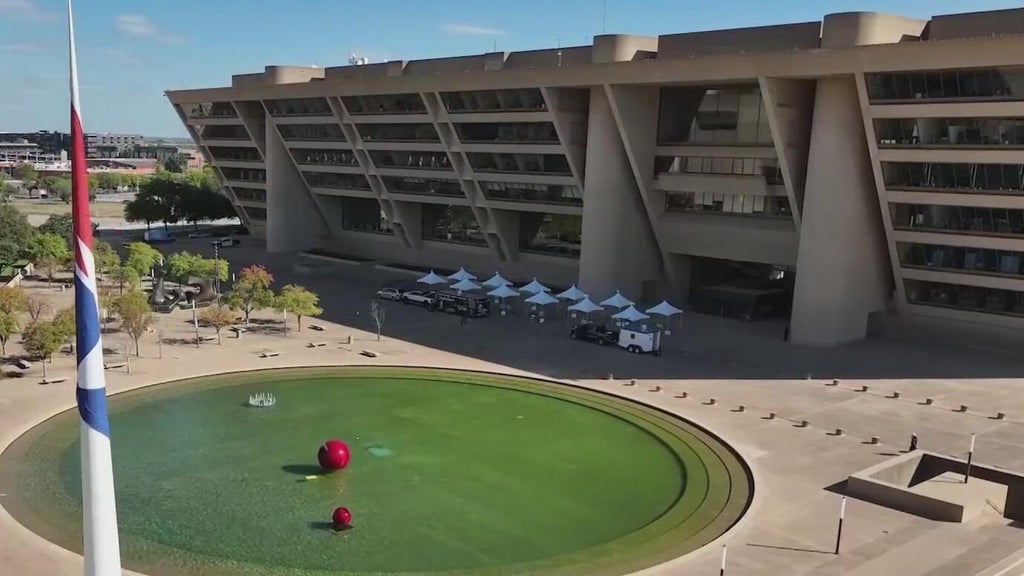 Debate over future of Dallas City Hall draws packed crowd