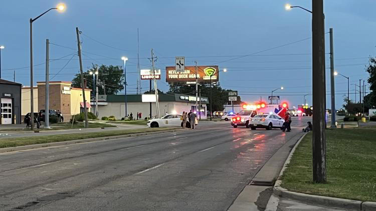 Police: 2-vehicle crash on Indianapolis' south side claims one life