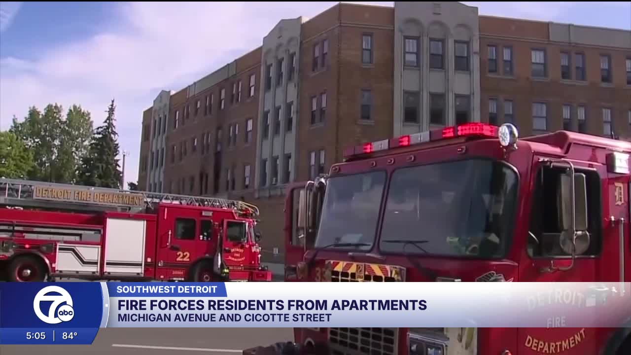 4 injured, 2 hospitalized in apartment fire on Detroit's west side