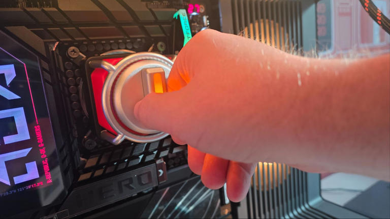 Levelplay shows off magnetically attached fans that are reversible ...