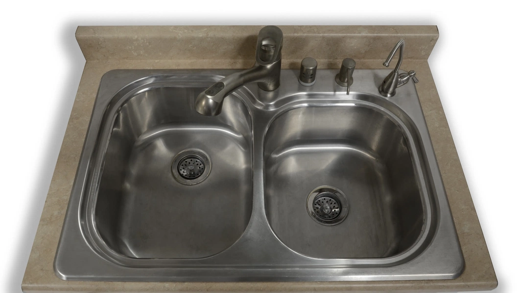 8 kitchen sink materials: pros and cons