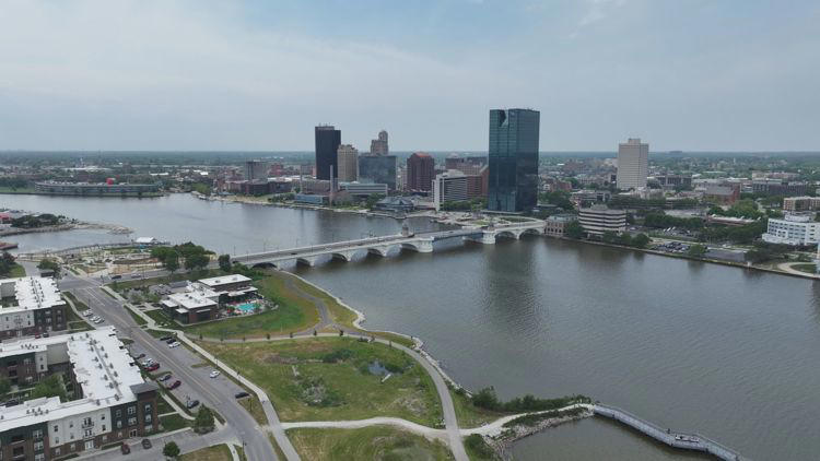 Van found submerged near a pier in South Toledo sparks an investigation