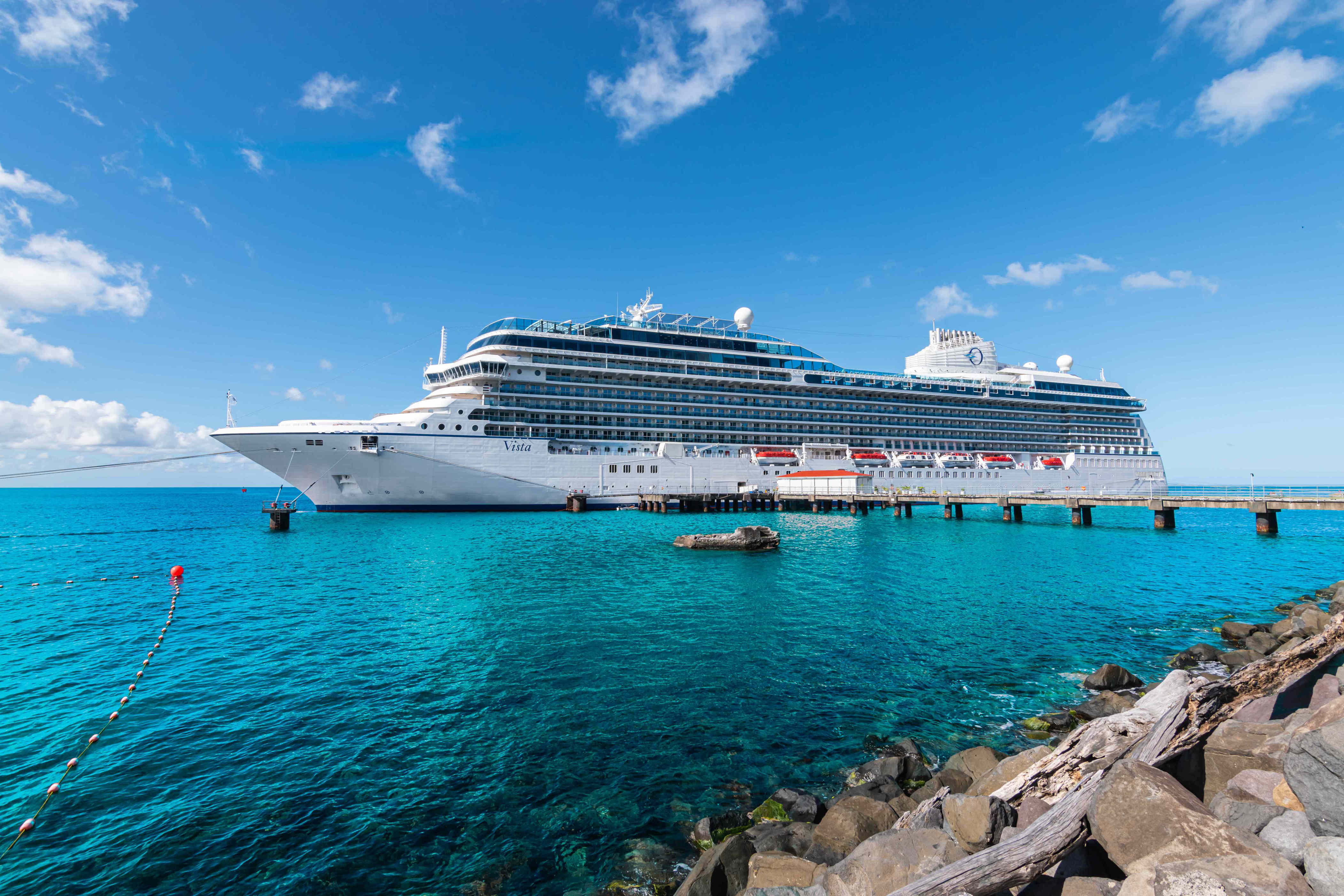 I'm a travel writer, and this cruise hack gets me an empty pool, no ...